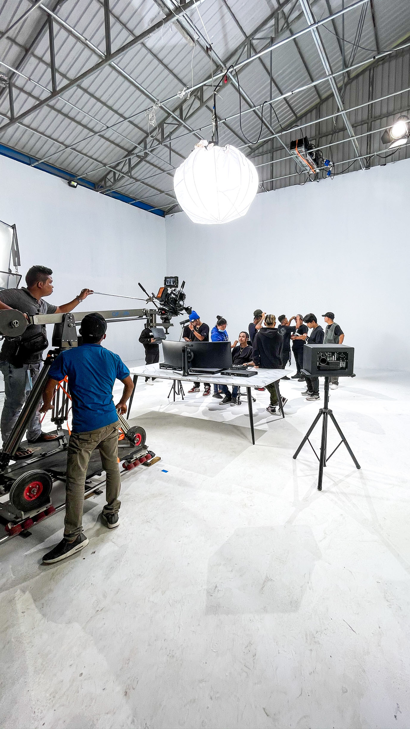 ឧកញ៉ា ឡេង ណាវ៉ាត្រា បើកក្រុមហ៊ុនចម្រៀងថ្មីមួយទៀតហើយគឺ Galaxy Navatra ...