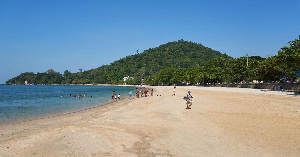 អគារភ្លោះកប់ពពកដំបូងគេនៅខេត្តកំពត របស់ឧកញ៉ាម្នាក់ កំពុងពន្លឿនការសាងសង់