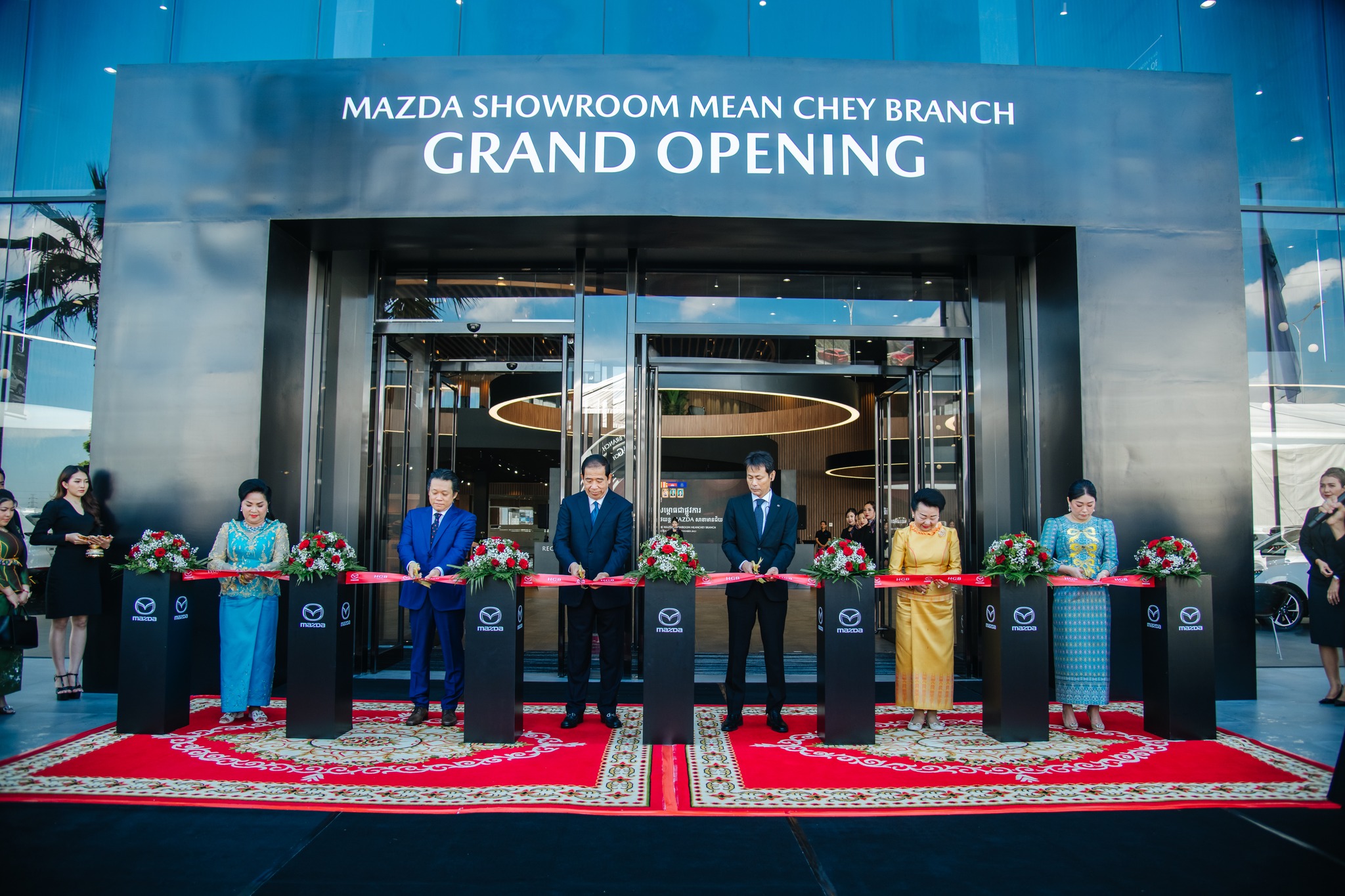 តើក្រុមហ៊ុន HGB របស់ឧកញ៉ា ង៉ូវ លាងហួត មាន Showroom បង្ហាញរថយន្ត Mazda ...
